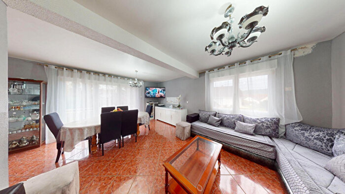 Maison à vendre - Pérouse - 6 pièces - 4 chambres