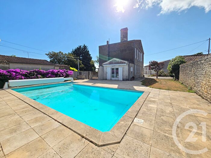 Maison à vendre - Saint-Estèphe - 6 pièces - 3 chambres