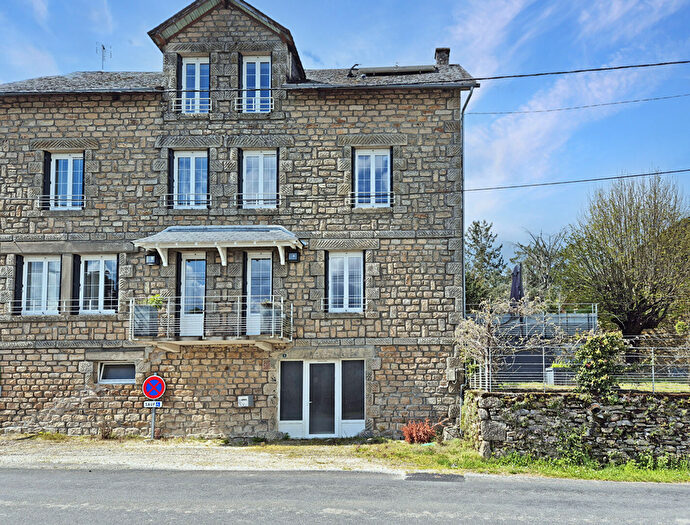 Maison à vendre - Madranges - 9 pièces - 6 chambres