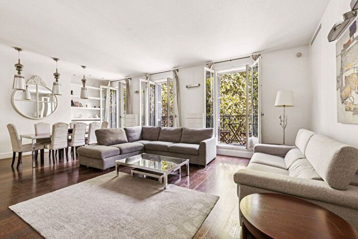 Appartement à louer - Saint Philippe du Roule, Paris ème arrondissement - 6 pièces - 4 chambres