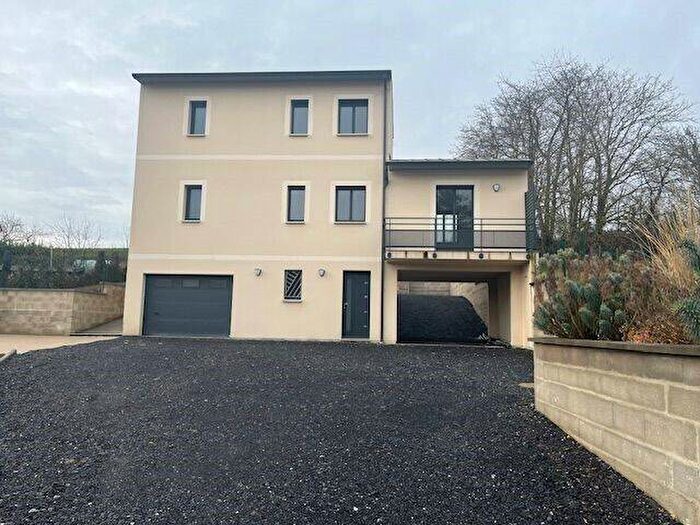 Maison à louer - Chevincourt - 4 pièces - 3 chambres