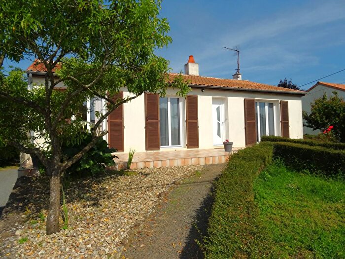 Maison à vendre - Saint-Jean-de-Thouars - 5 pièces - 4 chambres