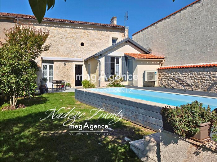 Maison à vendre - Saint-Jean-dAngély - 5 pièces - 3 chambres