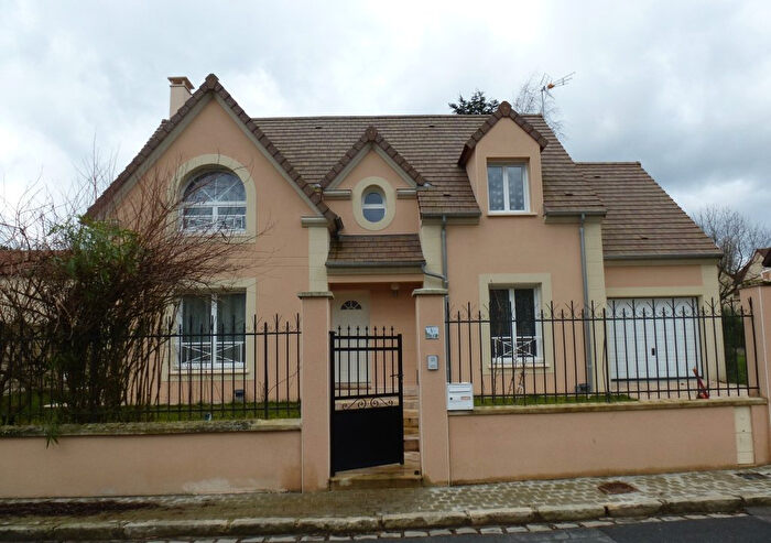 Maison à louer - Saint-Rémy-lès-Chevreuse - 5 pièces - 4 chambres