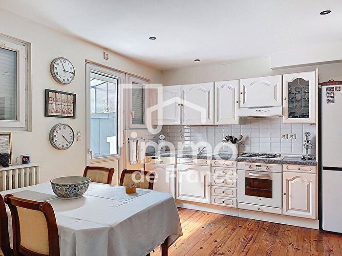 Appartement à louer - Nierme et Geilles, Oyonnax - 4 pièces - 3 chambres