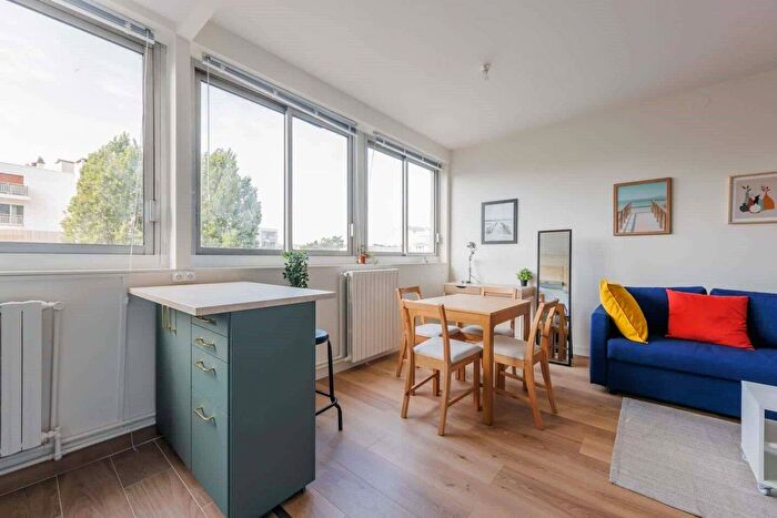 Appartement à louer - Muette Sud, Paris ème - 2 pièces - 1 chambre