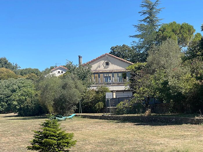 Maison à vendre - Saint-Privat-des-Vieux - 6 pièces - 4 chambres