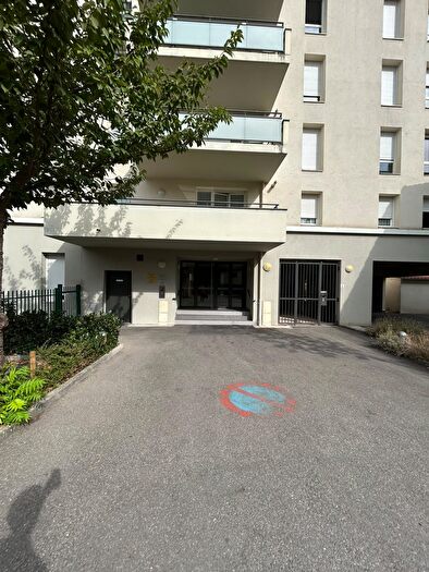 Appartement 3 pièces à Bourgoin-Jallieu, Centre-ville, Pont Saint-Michel, à louer