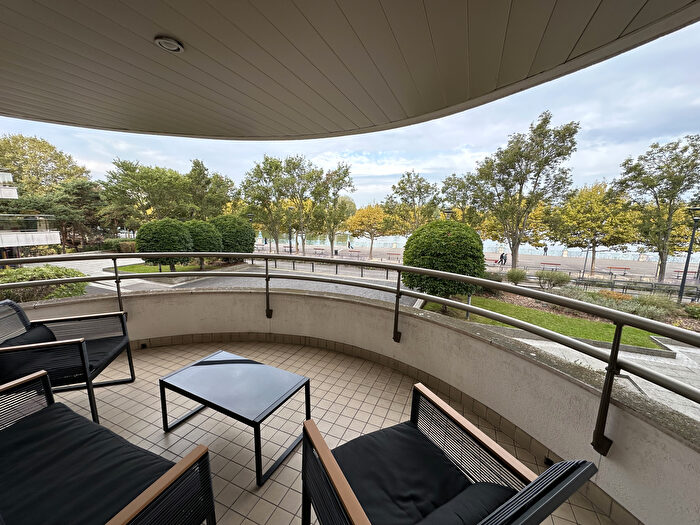 Appartement à louer - Enghien-les-Bains - 4 pièces - 2 chambres