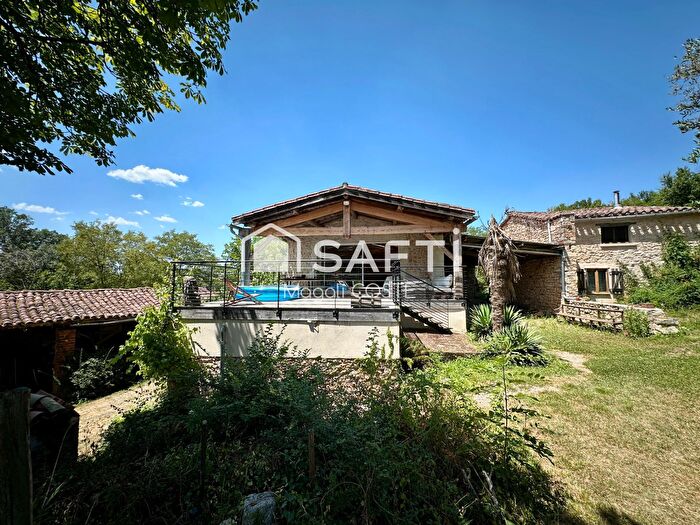Maison 8 pièces à Saint-Lieux-Lafenasse, à vendre