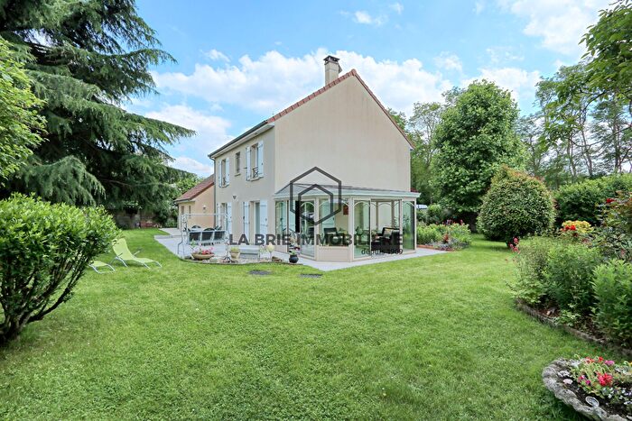 Maison 8 pièces à Chevry-Cossigny, à vendre