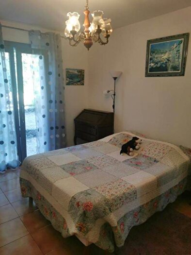 Appartement à louer - Châteauneuf-le-Rouge - 1 pièce