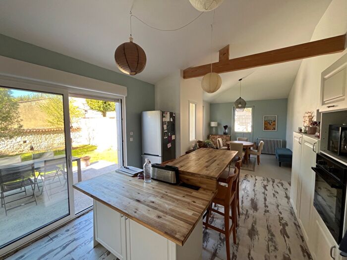 Maison 5 pièces à Saint-Jean-d'Angély, à vendre