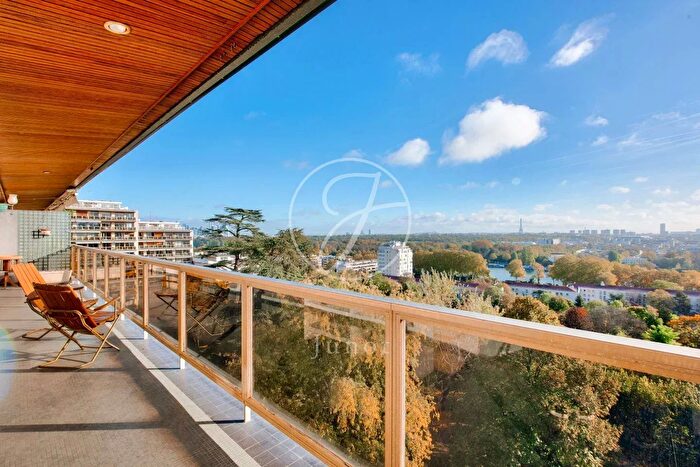 Appartement à vendre - Saint-Cloud, Centre-ville - 6 pièces - 4 chambres