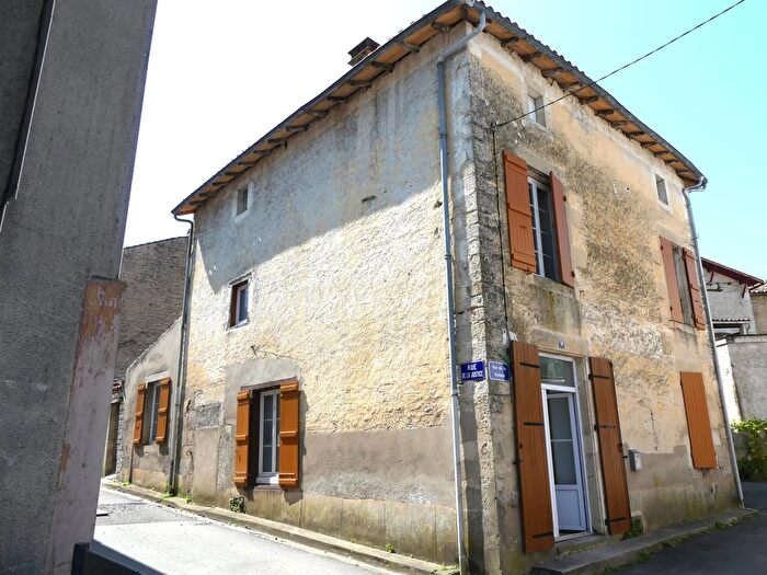 Maison à vendre - Chef-Boutonne - 5 pièces - 3 chambres