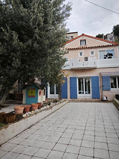 Maison à louer - LEstaque, Marseille ème arrondissement - 5 pièces - 3 chambres