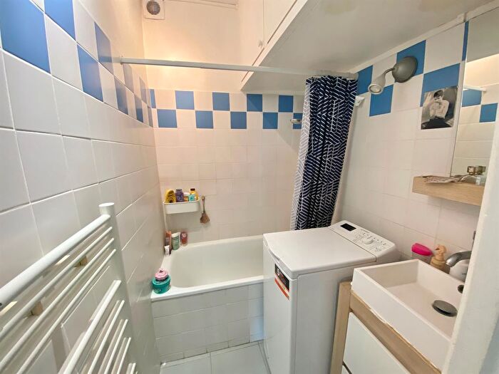 Appartement à vendre - Paris e , Belleville, Saint-Maur - 3 pièces - 2 chambres