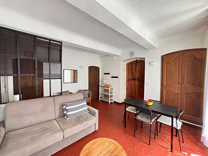 Appartement à vendre - Brignoles, Centre-ville, Vieille ville - 1 pièce