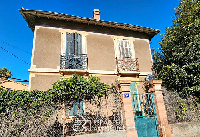 Maison à vendre - Hyères, Pyanet - 12 pièces - 3 chambres