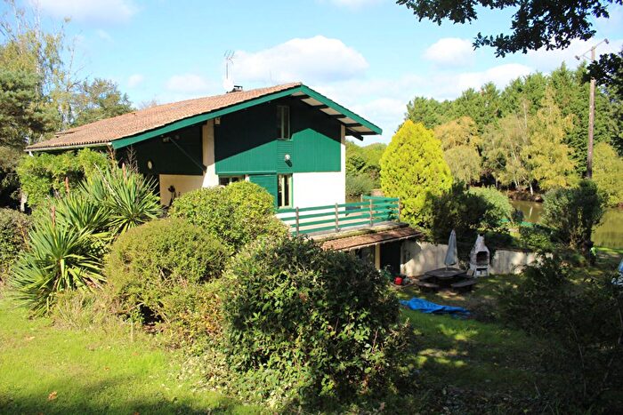 Maison à vendre - Chabrac - 10 pièces - 6 chambres