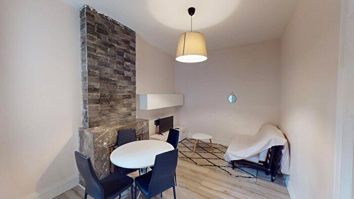 Appartement à louer - Tarentaize-Beaubrun-Severine, Saint-Étienne - 2 pièces - 1 chambre