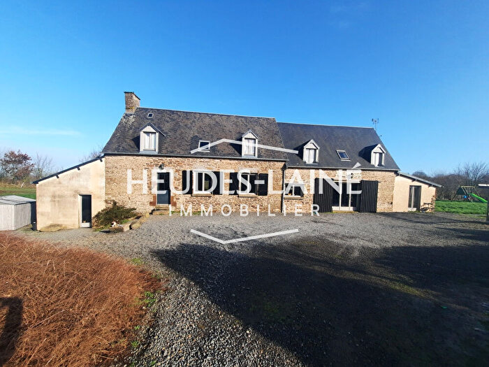 Maison à vendre - Montjoie-Saint-Martin - 8 pièces - 5 chambres