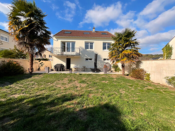 Maison à vendre - Chanteloup-les-Vignes - 6 pièces - 5 chambres