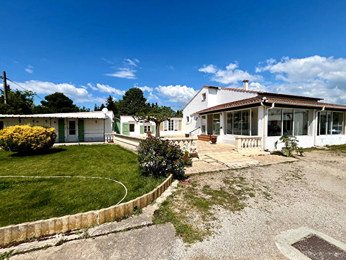 Maison à vendre - Arles, Pont de Crau, Moulès - 7 pièces - 3 chambres