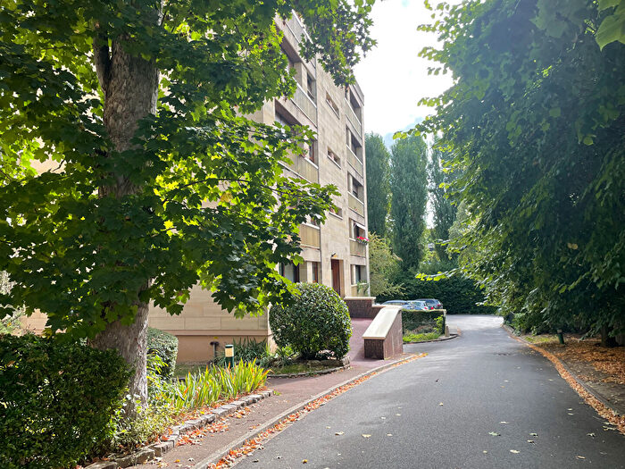 Appartement à vendre - Mantes-la-Ville, Centre-ville - 5 pièces - 4 chambres