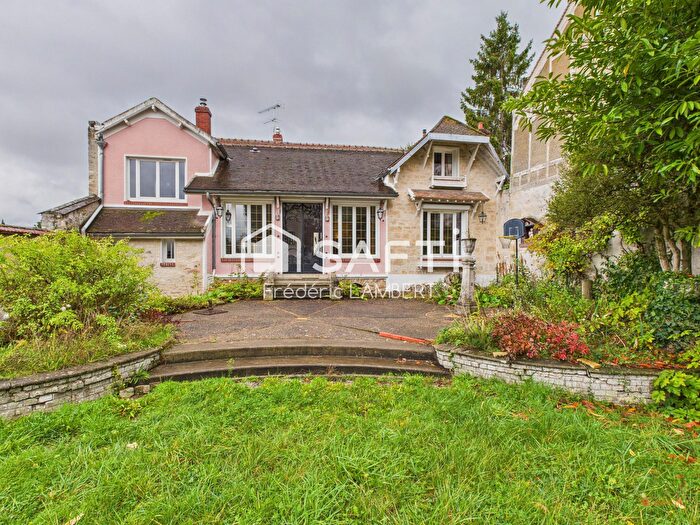 Maison à vendre - Jouy-le-Moutier, Jouy-le-Fontaine, Jouy-village - 11 pièces - 4 chambres