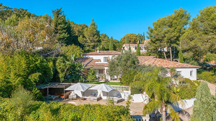 Maison à vendre - Carqueiranne - 9 pièces - 6 chambres