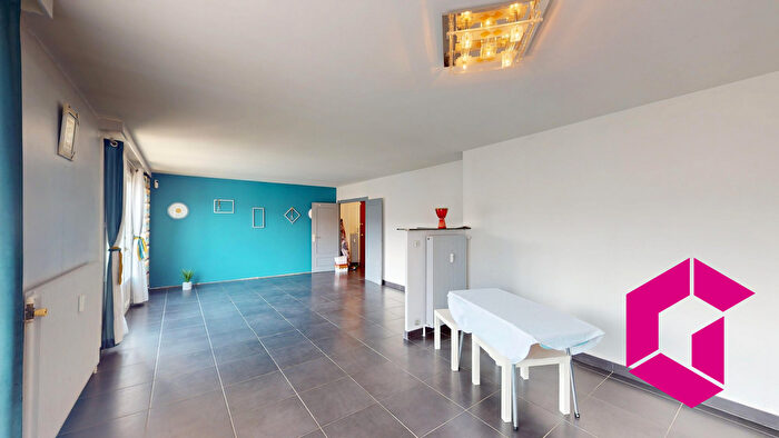 Appartement à vendre - Le Chambon-Feugerolles - 3 pièces - 2 chambres