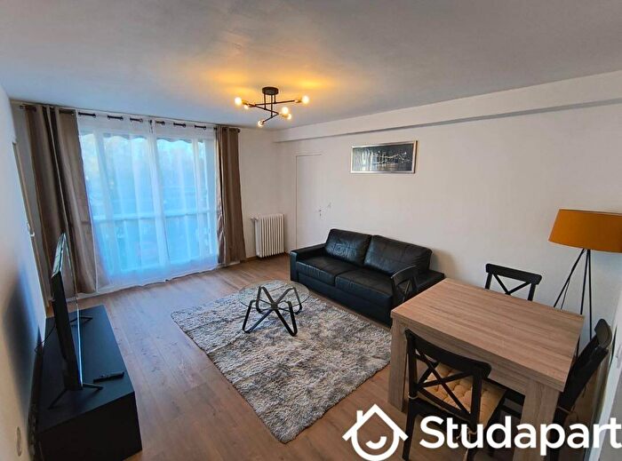 Appartement à louer - Montjoyeux, Tours - 1 pièce - 2 chambres