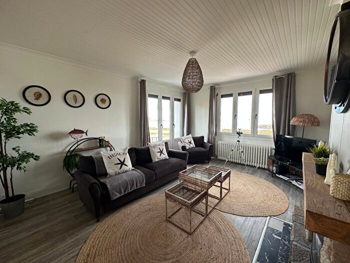 Maison à louer - Omonville-la-Rogue - 5 pièces - 4 chambres