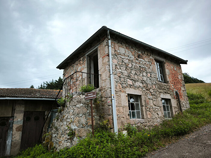Maison 2 pièces à Ambierle, à vendre