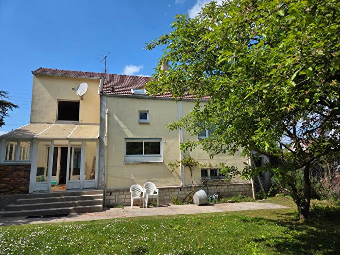 Montgeron, Saint-Hubert, Plateau, Chalandray : Maison 7 pièces à vendre