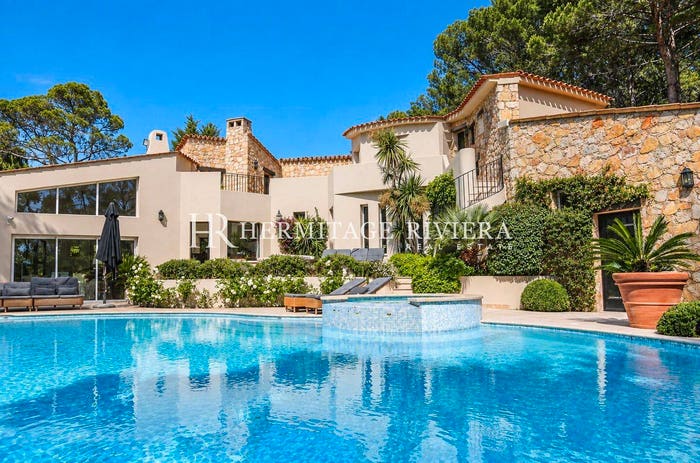 Maison 7 pièces à louer à Mougins