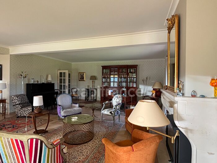 Maison 8 pièces à Ségus, à vendre