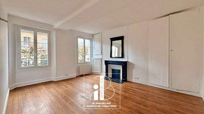 Appartement à vendre - Fontainebleau, Centre-ville - 2 pièces - 1 chambre