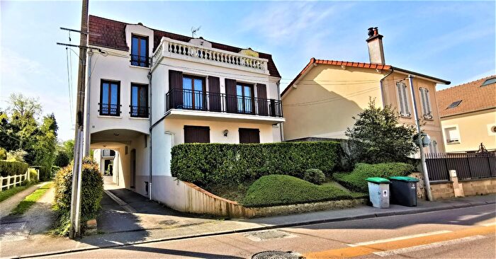 Appartement à louer - Mandres-les-Roses - 2 pièces - 1 chambre