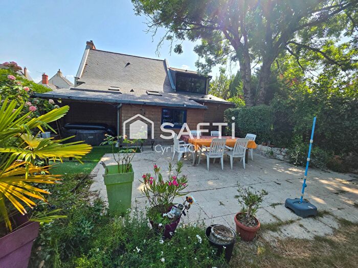 Maison 6 pièces à vendre à Gennes