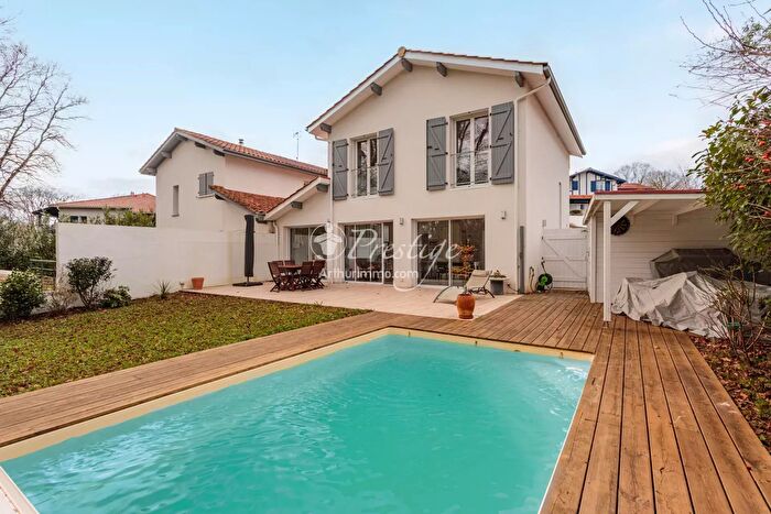 Maison à vendre - Bassussarry - 6 pièces - 3 chambres