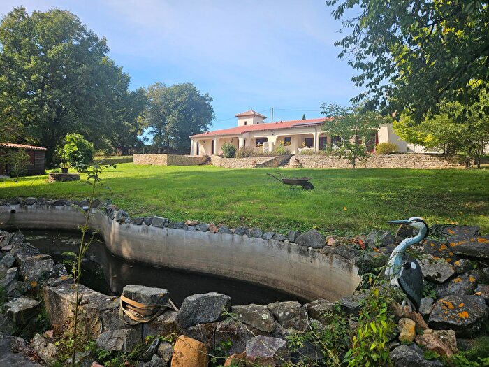 Maison à vendre - Montreuil-Bellay - 8 pièces - 4 chambres