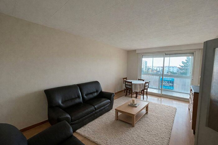 Appartement à louer - Centre, Décines-Charpieu - 2 pièces - 1 chambre