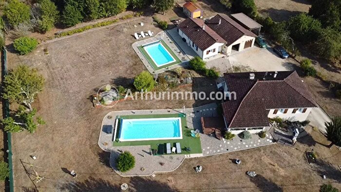 Maison à vendre - Saint-Astier - 8 pièces - 6 chambres