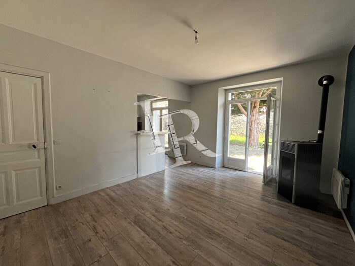 Maison à louer - Coubon - 4 pièces - 3 chambres