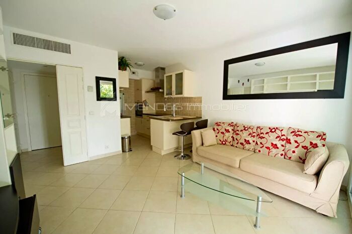 Appartement 2 pièces à vendre - Beausoleil, Centre-ville, Carnier