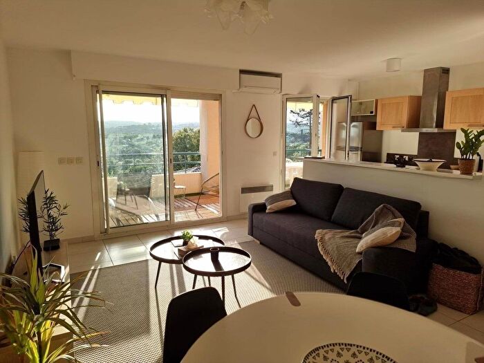 Appartement à louer - Bois Fleuri-Chevre dOr-Saint Philippe, Biot - 2 pièces - 1 chambre