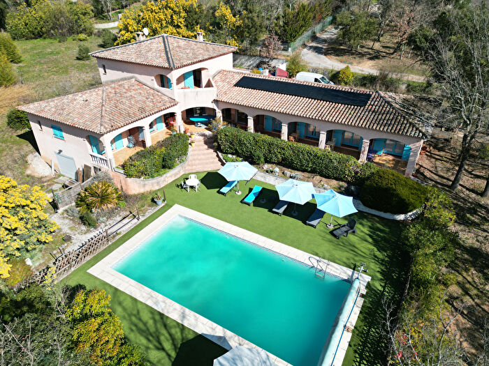 Maison à vendre - Bagnols-en-Forêt - 11 pièces - 8 chambres