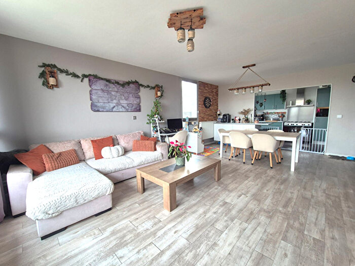 Appartement à vendre - Méry-sur-Oise - 4 pièces - 2 chambres